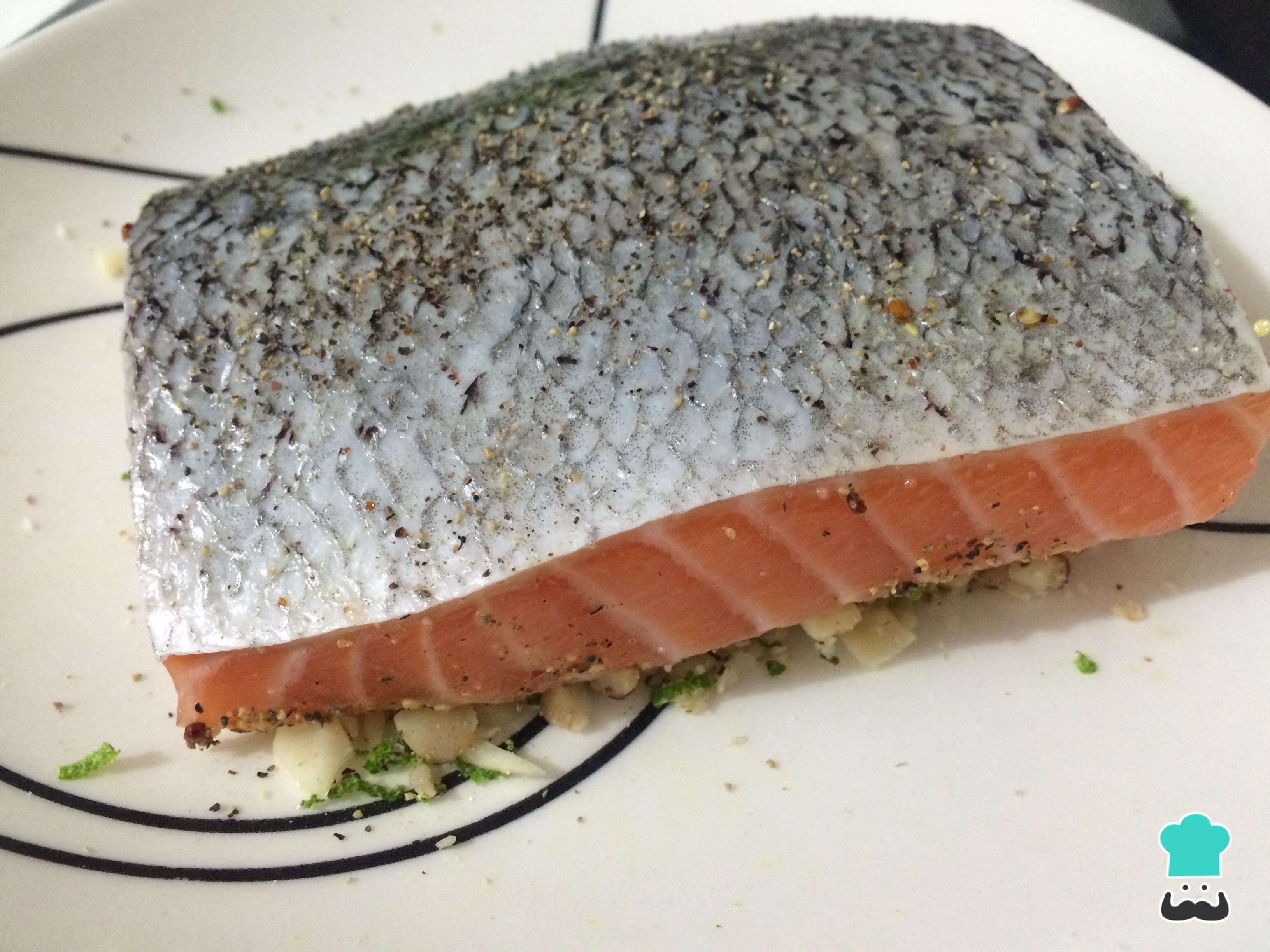 Salmón en costra de nueces