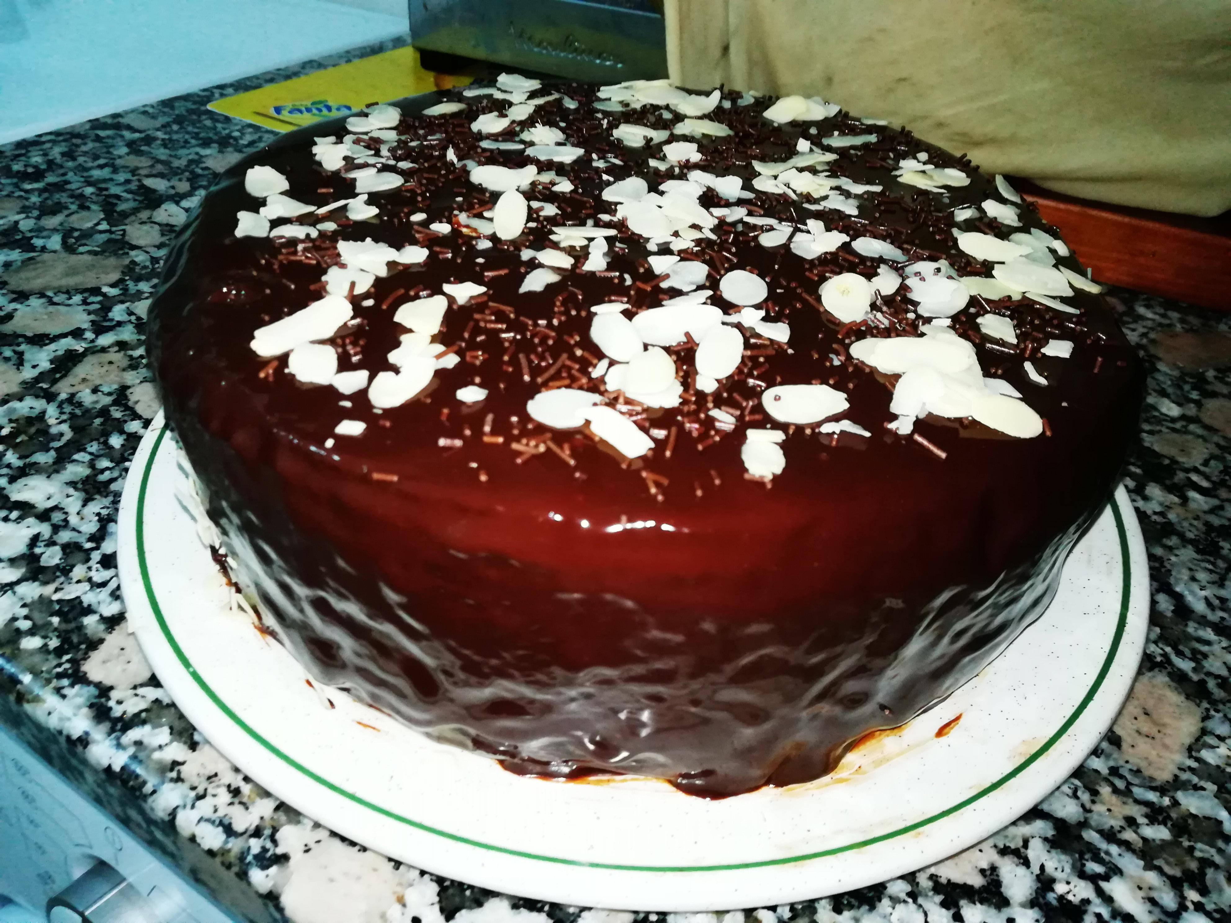 Torta Húmeda De Chocolate Decorada ¡receta Fácil