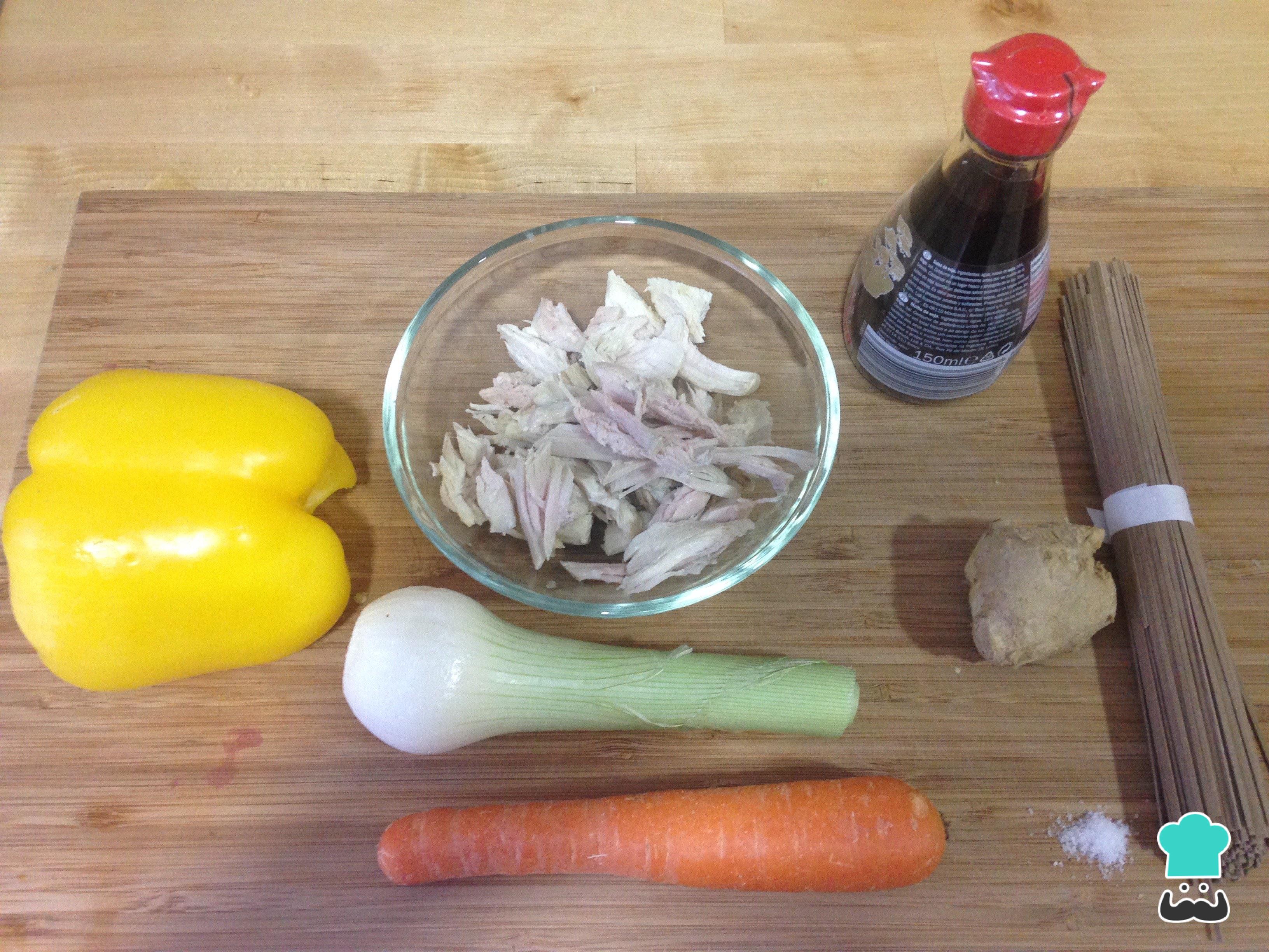 Ensalada de fideos chinos con pollo - Fácil