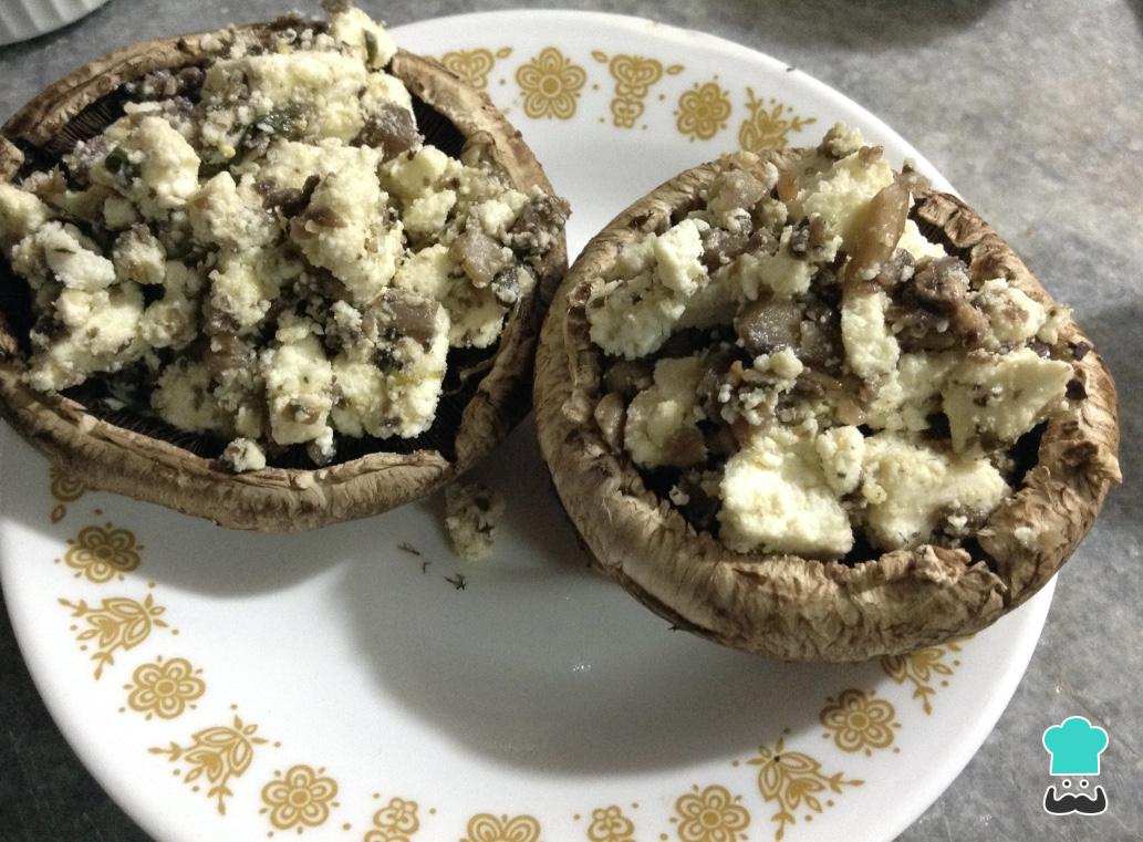 Hongos portobello rellenos de queso de cabra - Fácil