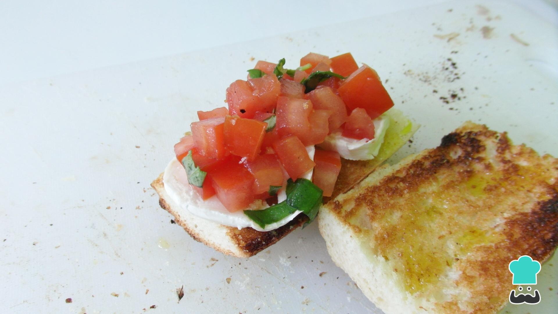 Tostadas De Queso Tomate Y Albahaca Fácil