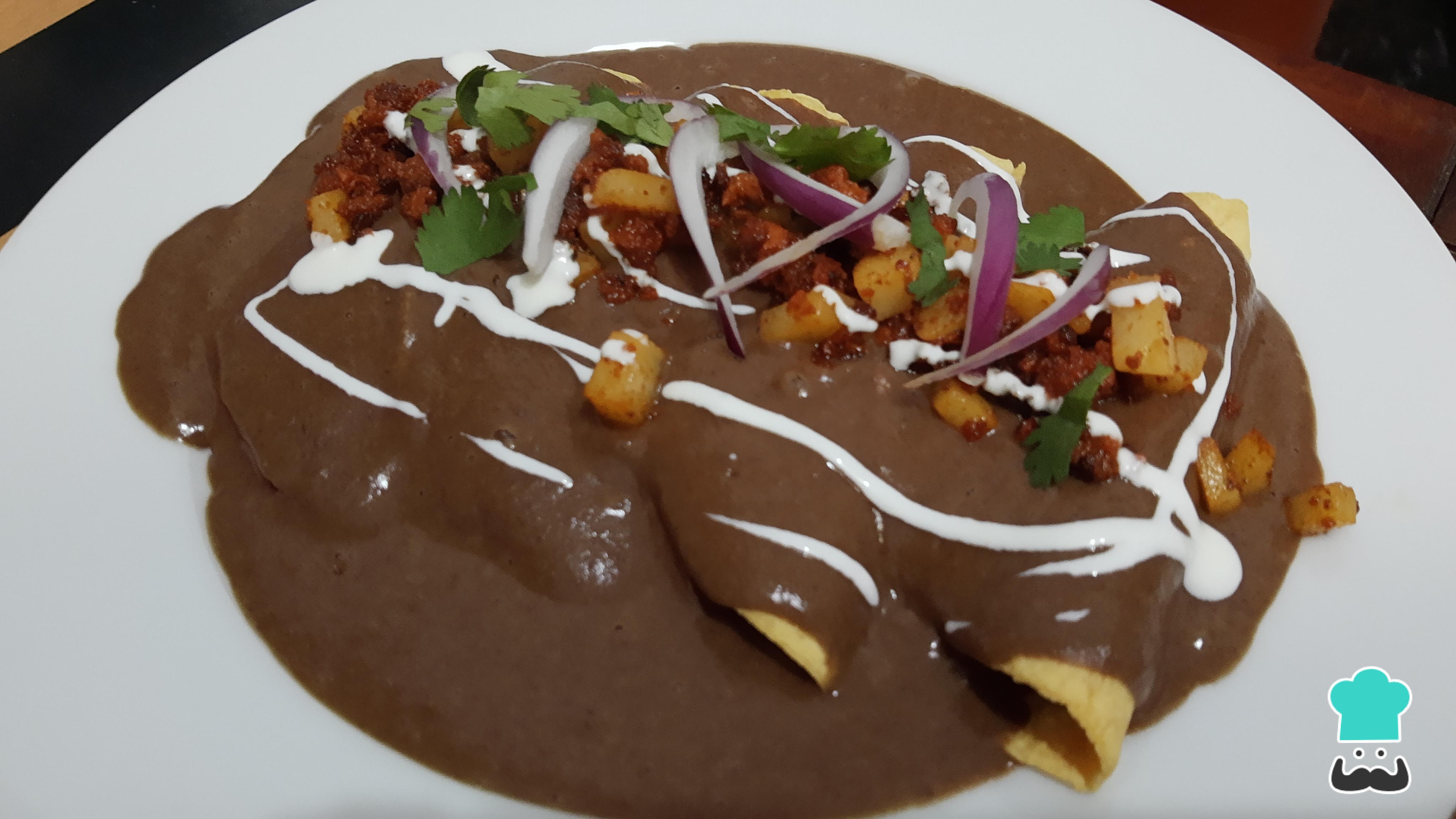 Enfrijoladas con chorizo - Receta FÁCIL