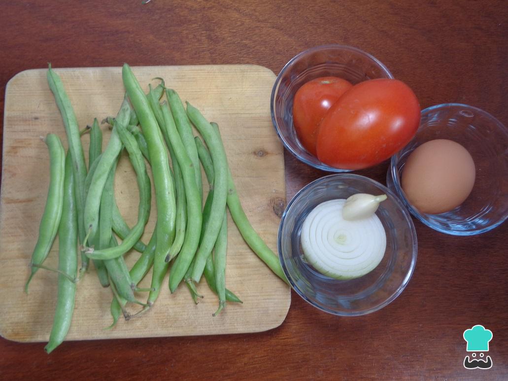 Ejotes a la mexicana con huevo - Receta FÁCIL